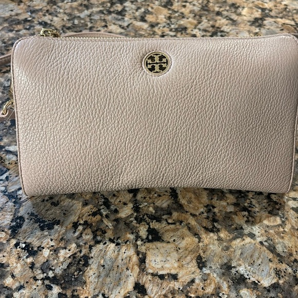 Tory Burch | Bags | New Tori Burch Brody Pebbled Wallet Crossbody Light ...